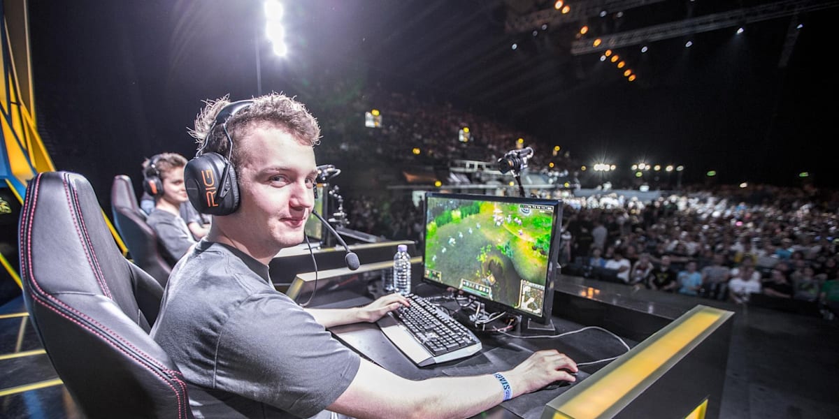 Wickd on how to be a pro gamer | Red Bull Esports