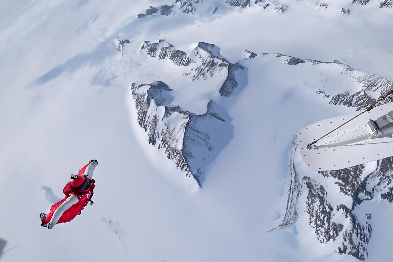 Heather Swan: Erste Wingsuit-Pilotin in der Antarktis