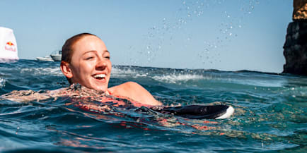 Red Bull Cliff Diving 2021: Cliff divers at Christmas