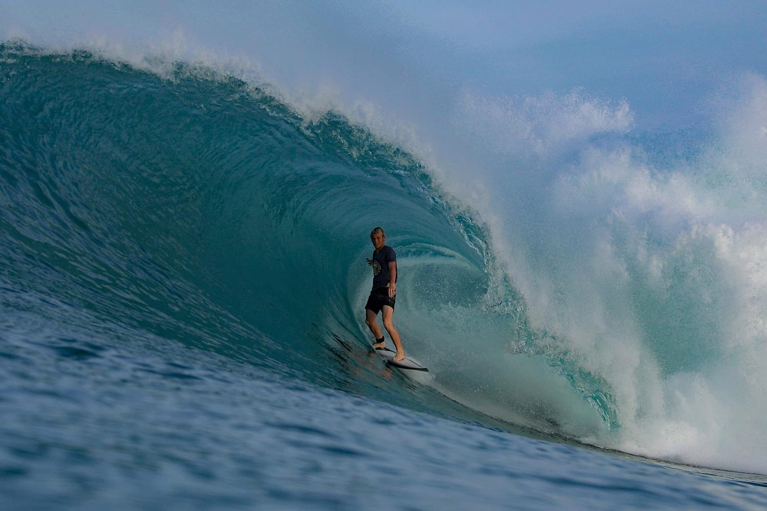 Surf dans les spots secrets de Sumatra, Indonésie Vidéo