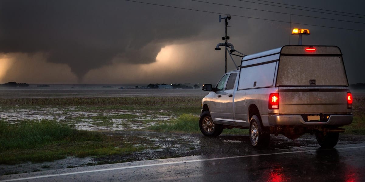 Tim Marshall: Tornado storm chaser +++interview+++