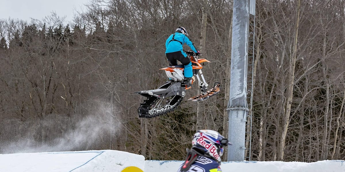 Snowbike vs. Snowmobile: Red Bull Sledhammers + VIDEO