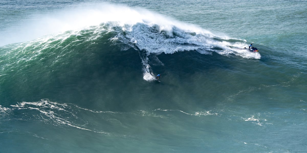 Team Young Bulls: Kai Lenny y Lucas Chumbo en Nazaré
