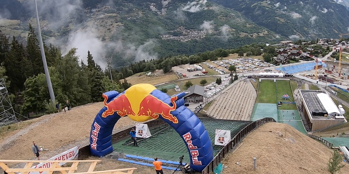 Le vol de Valentin Delluc au Red Bull 400 Courchevel