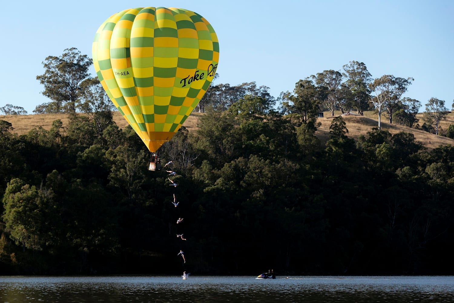 Cliff diving: Rhiannan Iffland hot air balloon dive