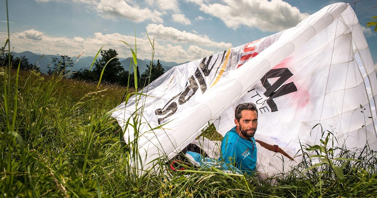 How to turn a paraglider into a tent with Dave Turner