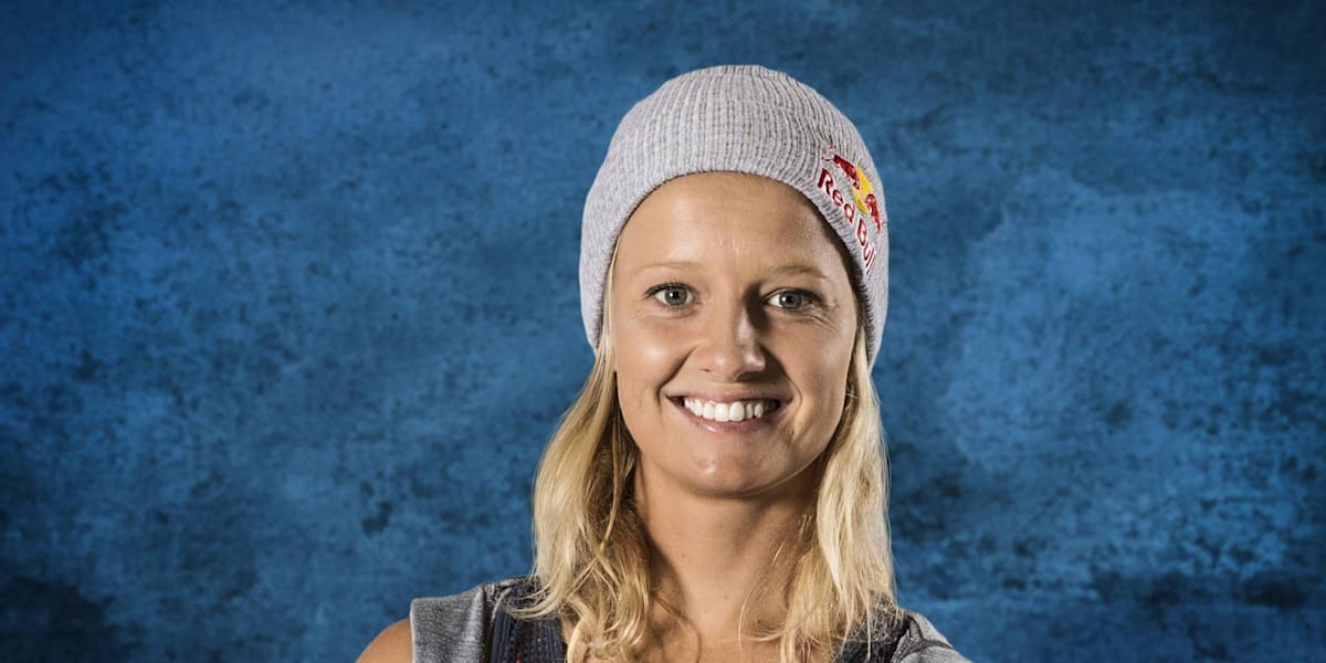 Rhiannan Iffland: Cliff diving +best photos+ | Red Bull