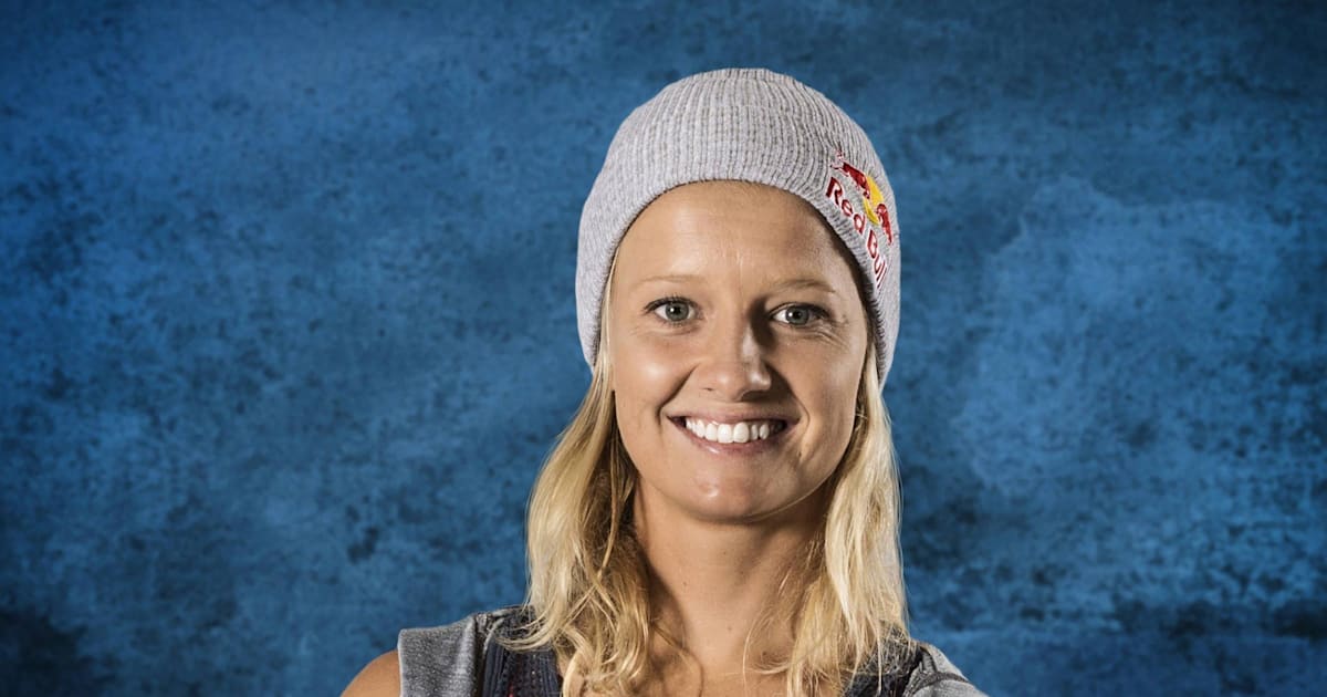 Rhiannan Iffland: Cliff diving +best photos+ | Red Bull