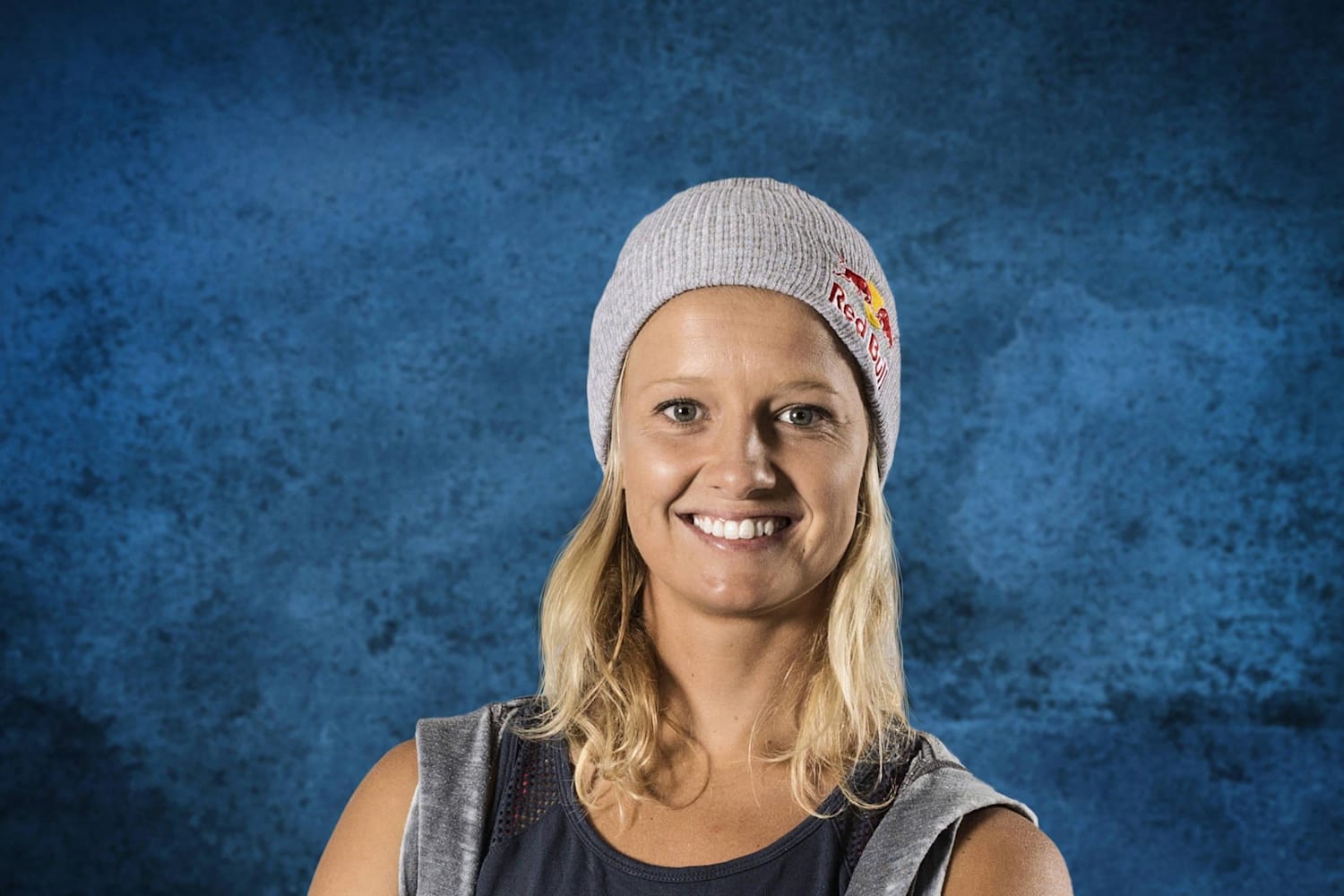 Rhiannan Iffland: Cliff diving +best photos+ | Red Bull