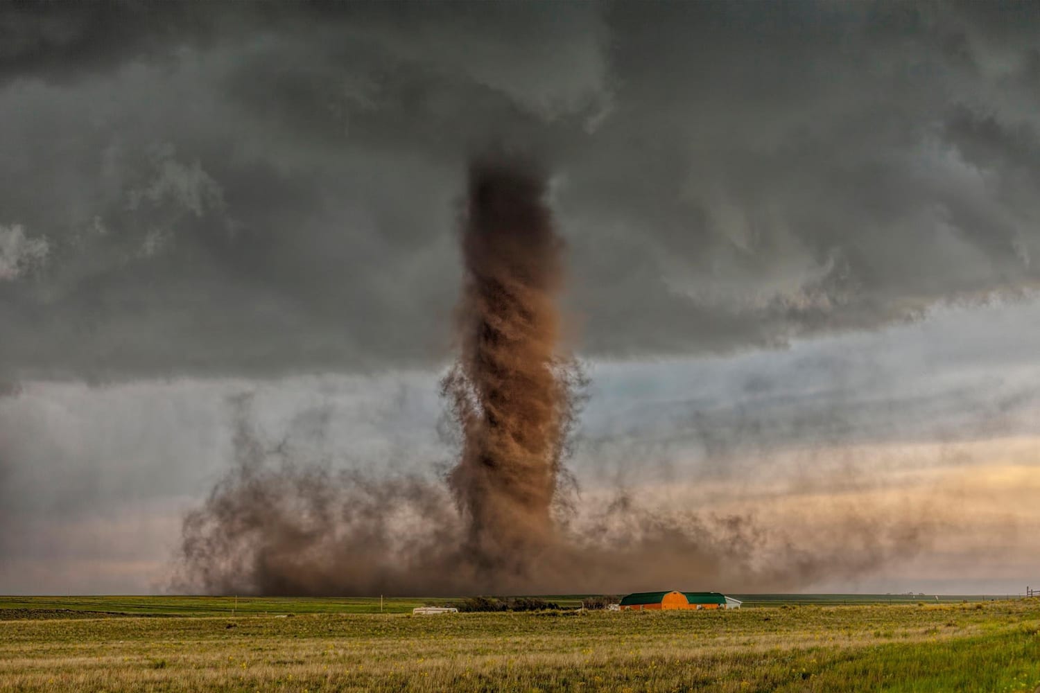 Storm photography: Chasing tornadoes for a living