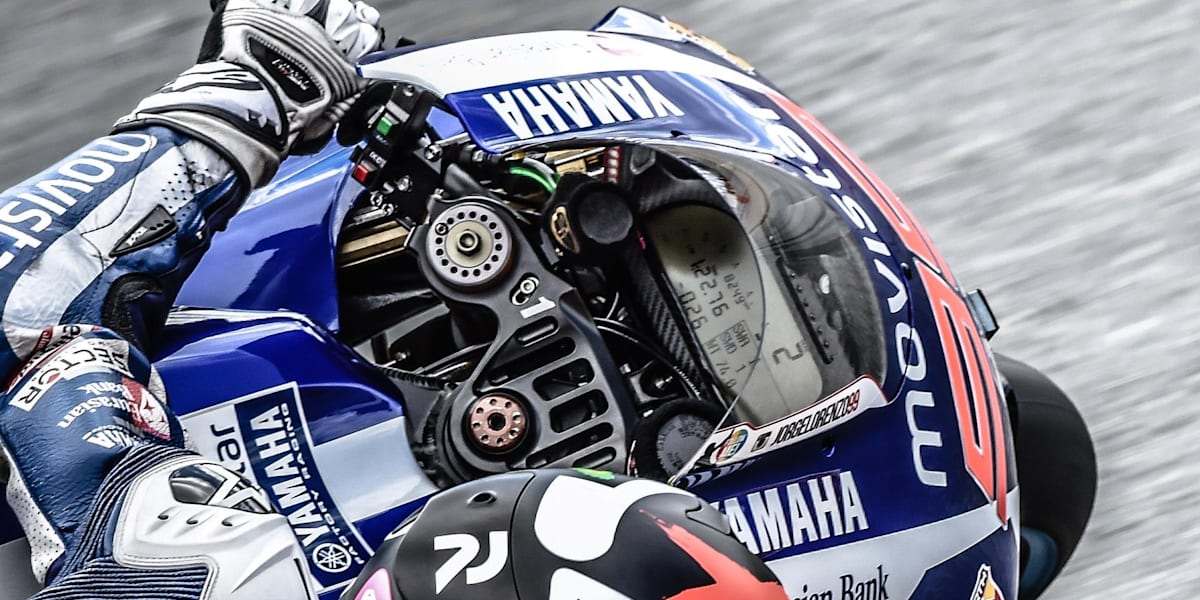 解説：MotoGPマシンの複雑な操作