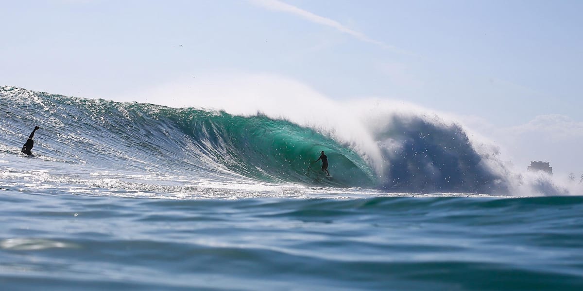 Surfing ++video++ Cyclone Gita at Superbank Kirra 2018