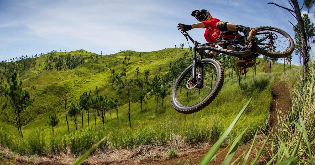 Brandon Semenuk: Life Behind Bars - Sesiones DH en Fiyi