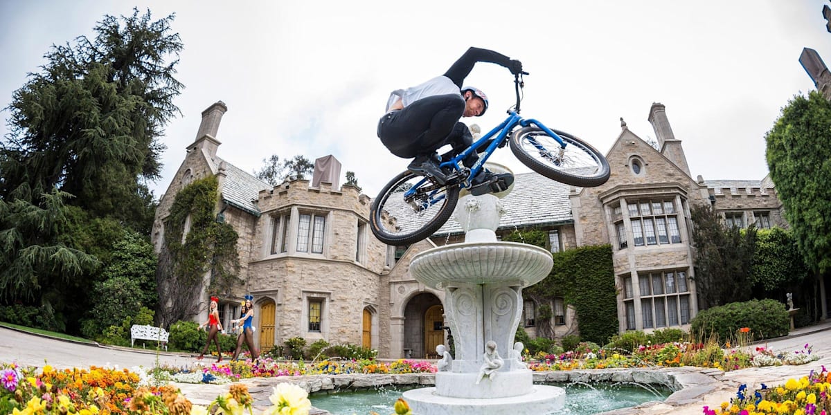 Danny MacAskill en VTT trial au manoir Playboy