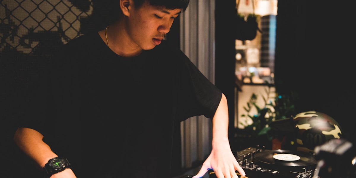 DJ Ex-Dee น้องเล็ก 18 ปีแห่งเวทีที่มีดีกว่าที่คิด