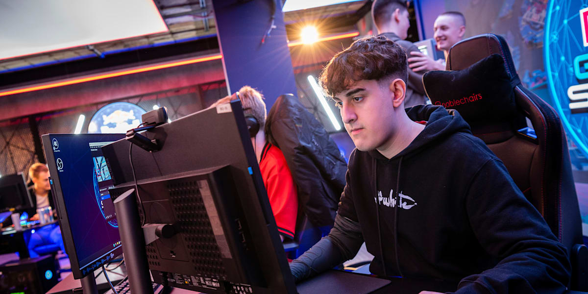 Become Legends' Nebs Fortnite loadout and gameplay tips