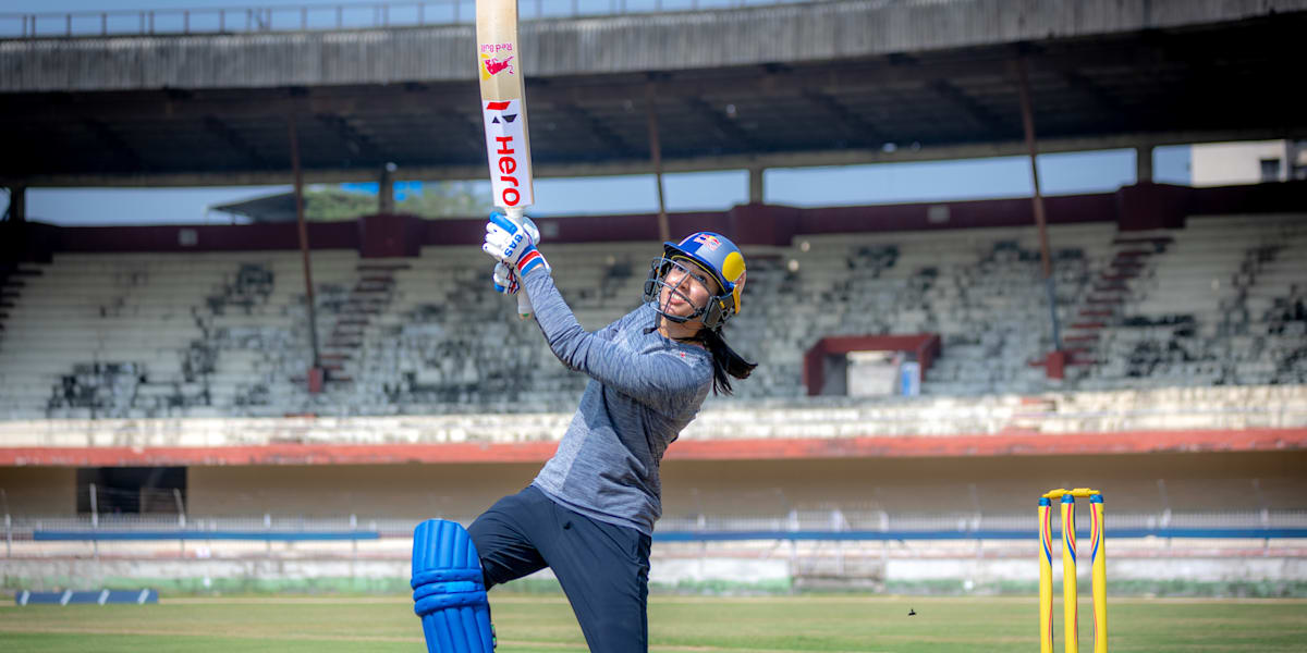 Cricket Challenge: Smriti Mandhana batting challenge