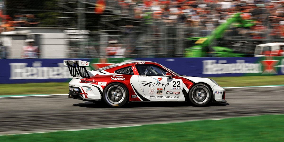 Ayhancan Güven Yine Podyumda