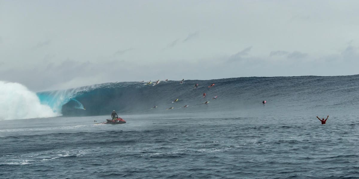 Huge waves in Fiji: Cloudbreak just made history