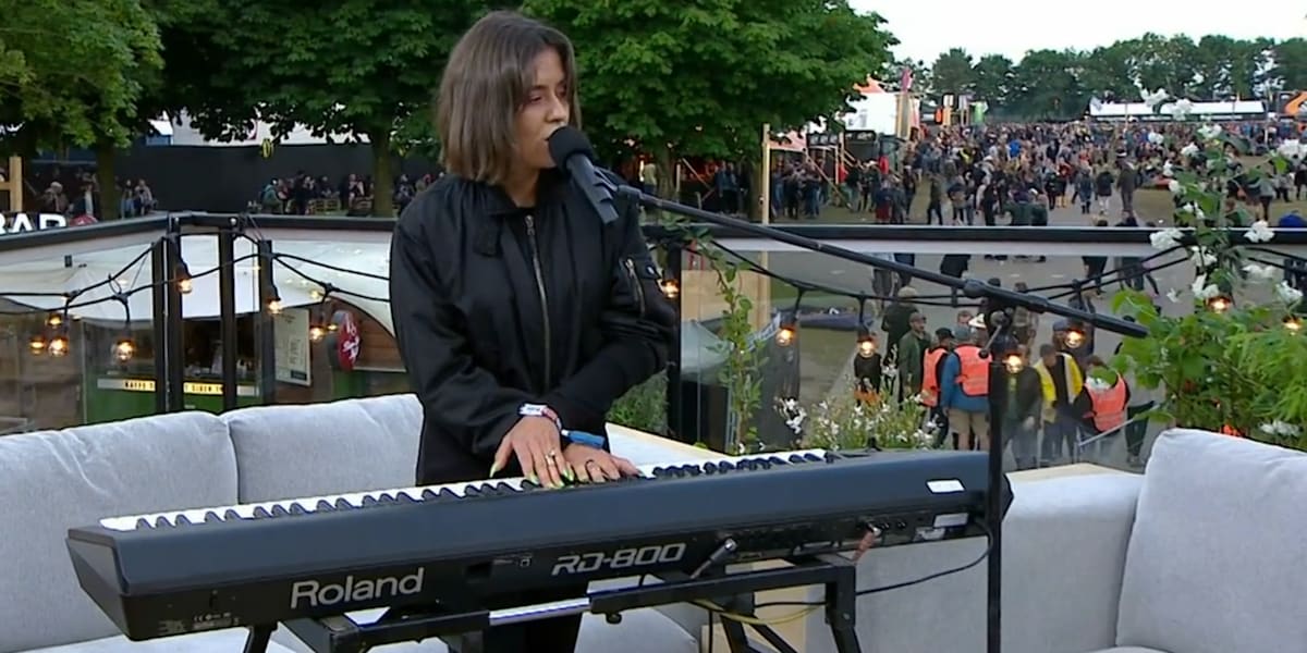 Check out a live Dillon session recorded at Roskilde