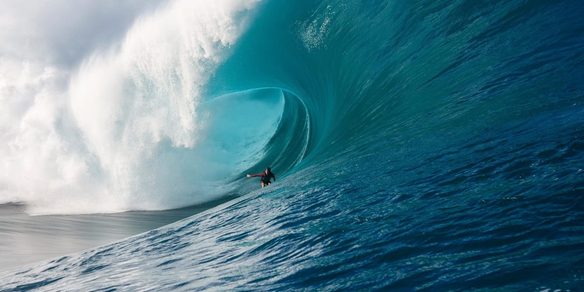 Free surf à Teahupo'o en marge du Tahiti Pro en vidéo