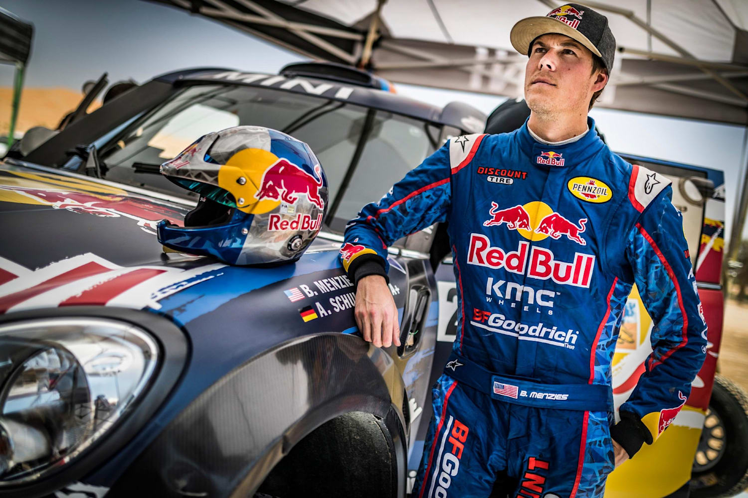 Dakar Rally: Red Bull team race in the desert *video*