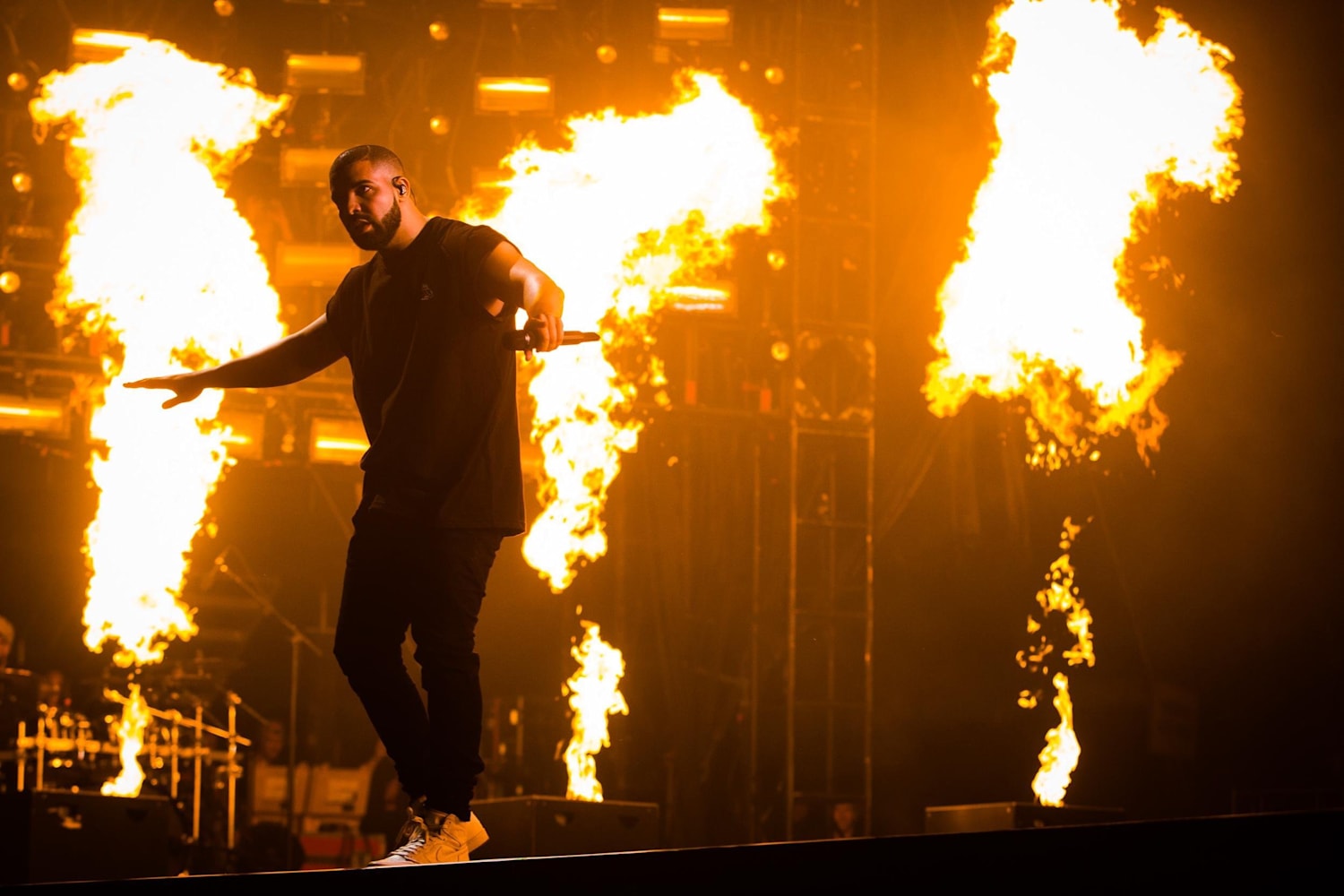 Drake Charges up ACL Festival 2015 | Concert Recap