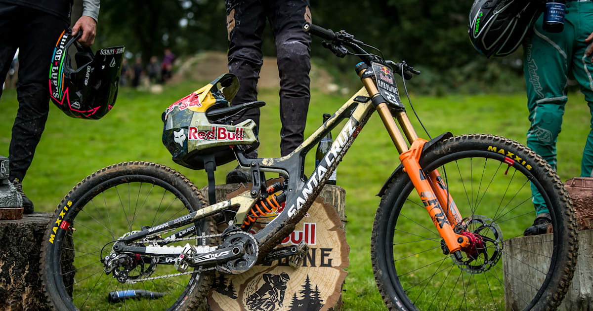 Jackson Goldstones Bike Check: Santa Cruz V10