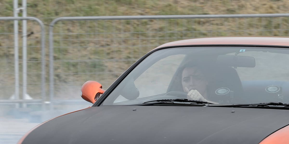 Becky Evans mit „Mad“ Mike beim Red Bull Drift Shifters
