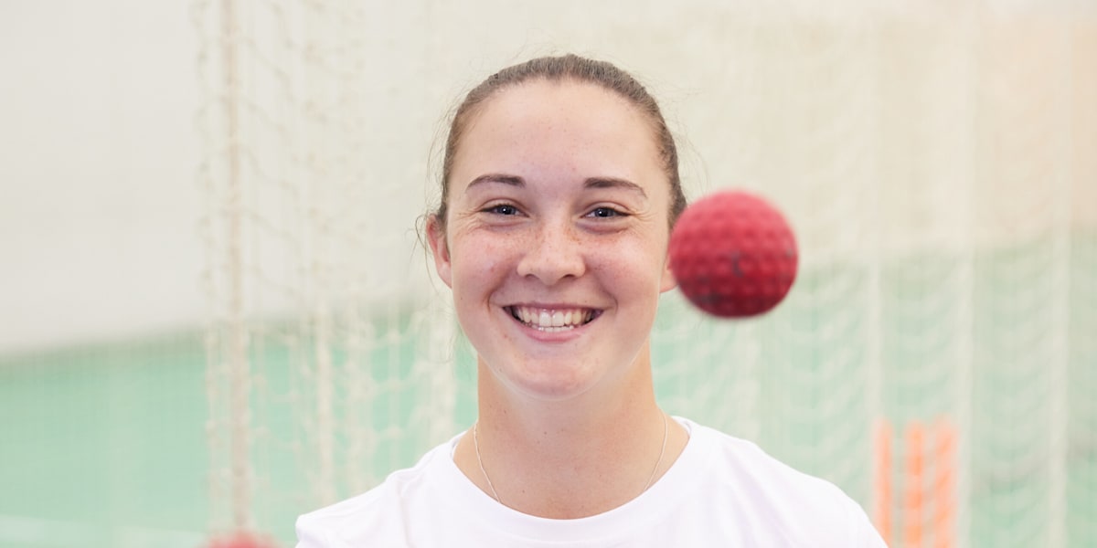 Alice Capsey: Cricket – Red Bull Athlete Profile