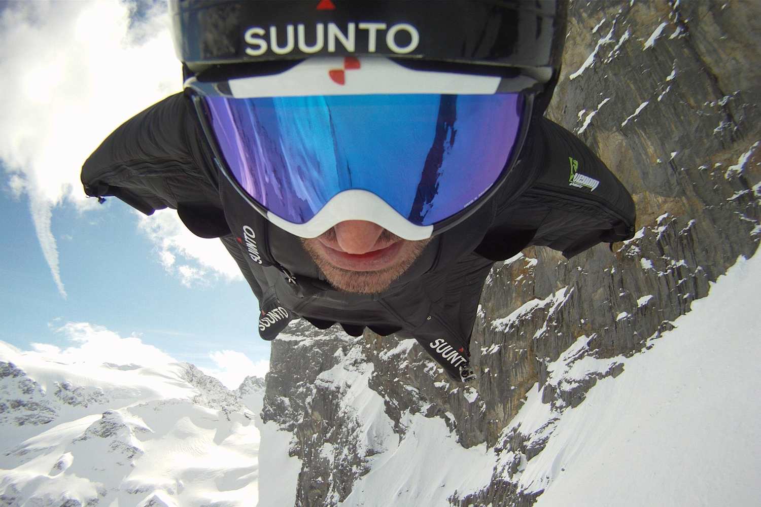 BASE jumping: The biggest wingsuit jump ever ++Video++