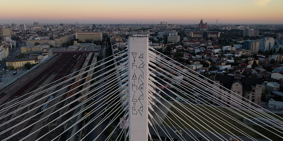 Orakle și Atmo: Graffiti pe podul Basarab