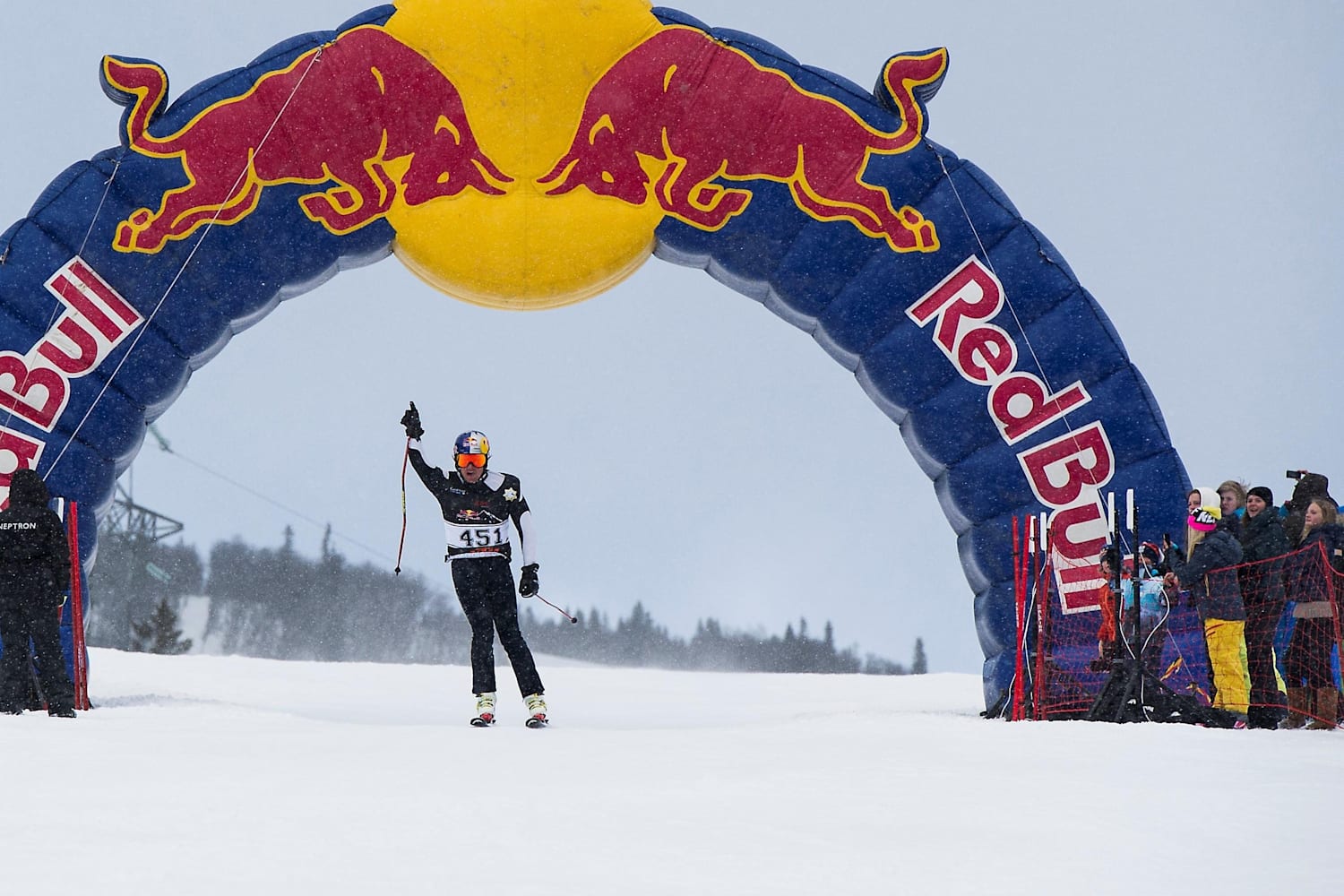 Red Bull Wingfinder: Freeskier Jon Olsson takes test