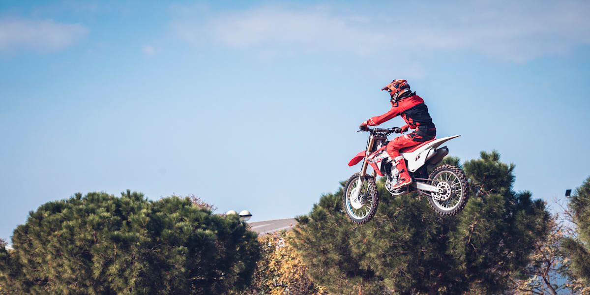 Blog | Alex Escrig flying around in the dirt