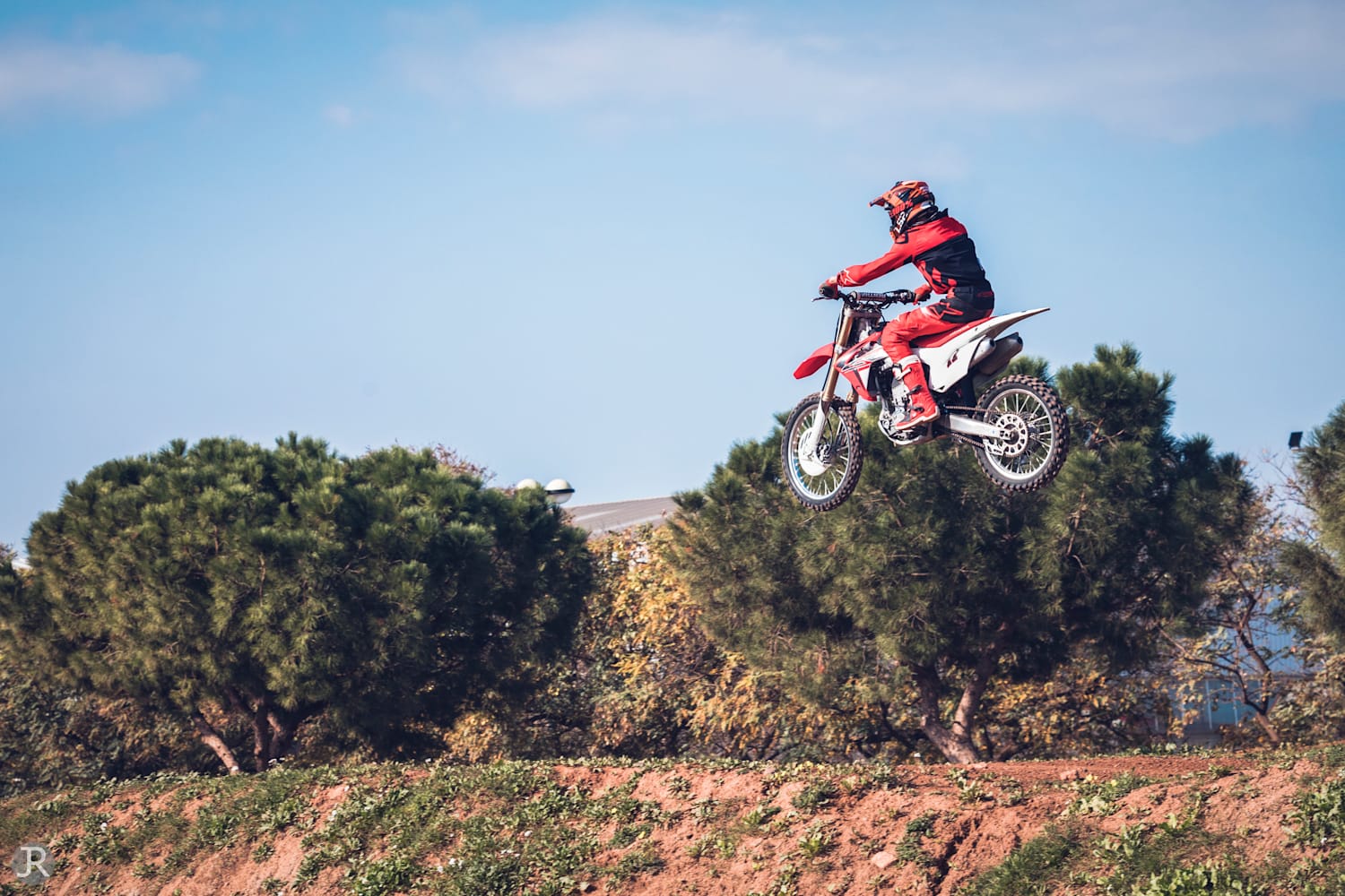 Blog | Alex Escrig flying around in the dirt