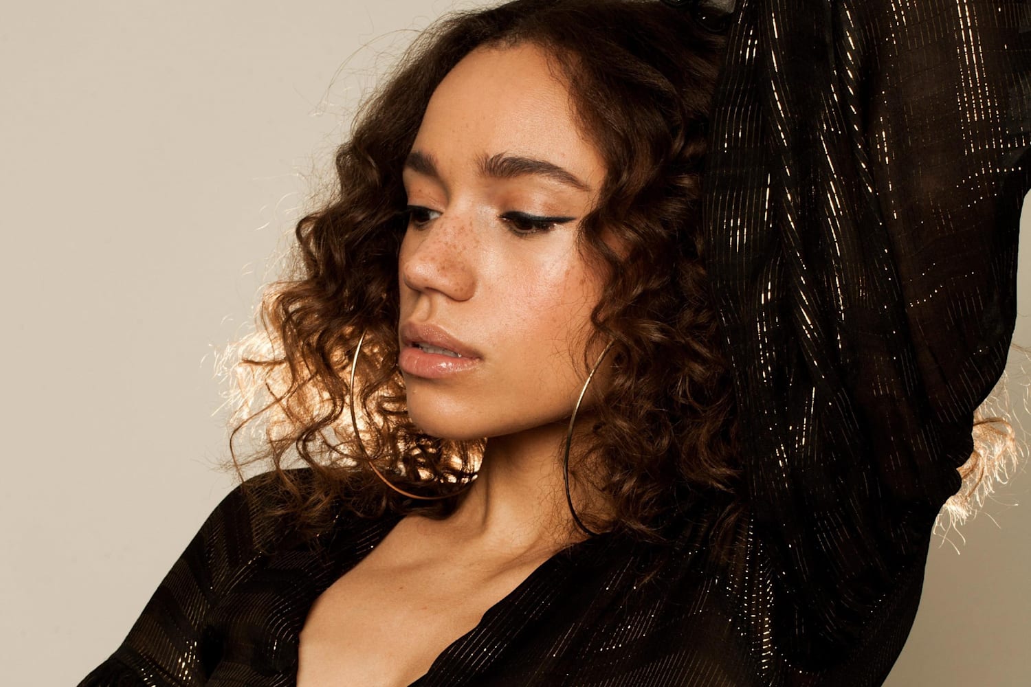 JONES performs Better Off at Kew Gardens ++video++