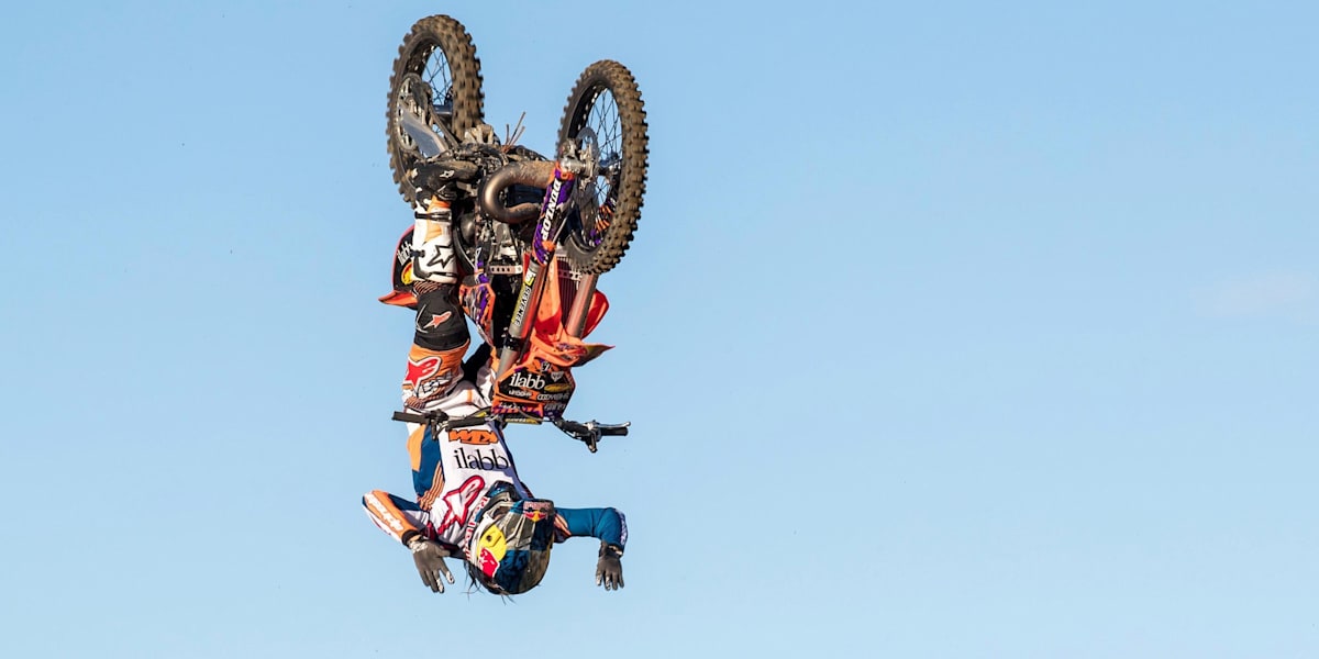 Levi Sherwood pose le premier No Hander Double Backflip