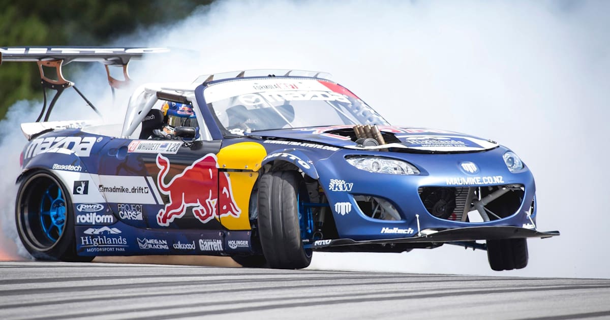 Mad Mike Whiddett drifting at Highlands