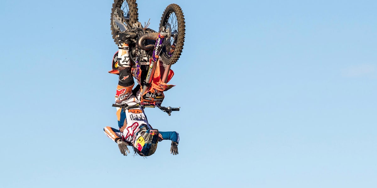 Levi Sherwood No-Hander Double Backflip FMX Video