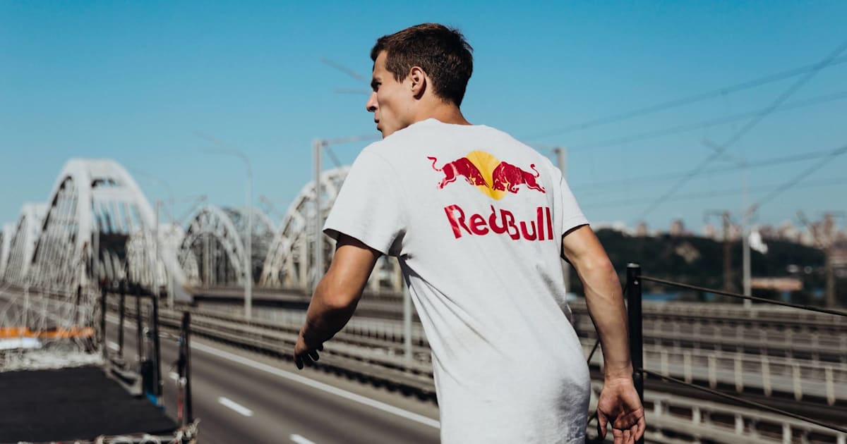 Freerunning: Alexander Titarenko moving trucks – video