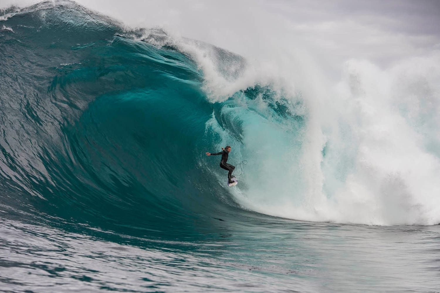 Sessions: Shipstern Bluff – Tim Bonython surfing video
