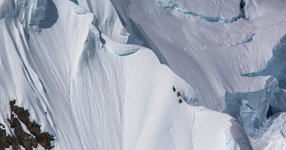 Snowboarder Xavier De Le Rue on riding fast and steep