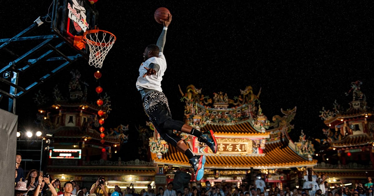 Amazing streetball dunks at Red Bull King of the Rock