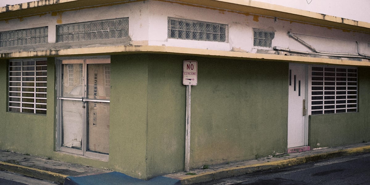 Photo gallery of 5 European skaters skating Puerto Rico