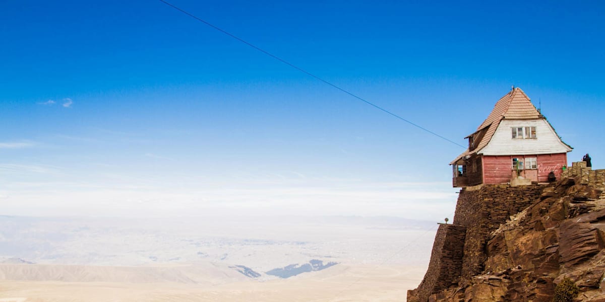 Zece cabane montane neobisnuit de expuse