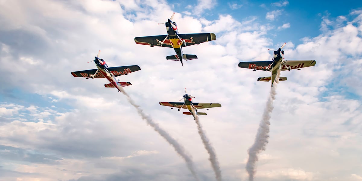 Světový rekord Flying Bulls Aerobatic Team | VIDEO FOTO
