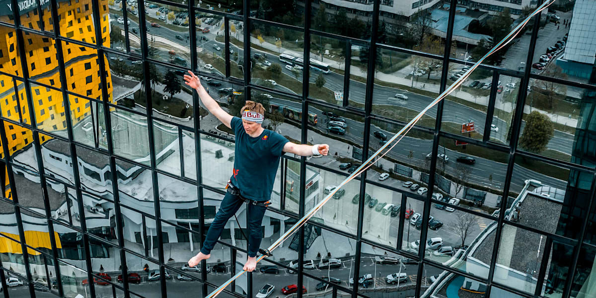 Jaan Roose fait de la slackline à Sarajevo en photos