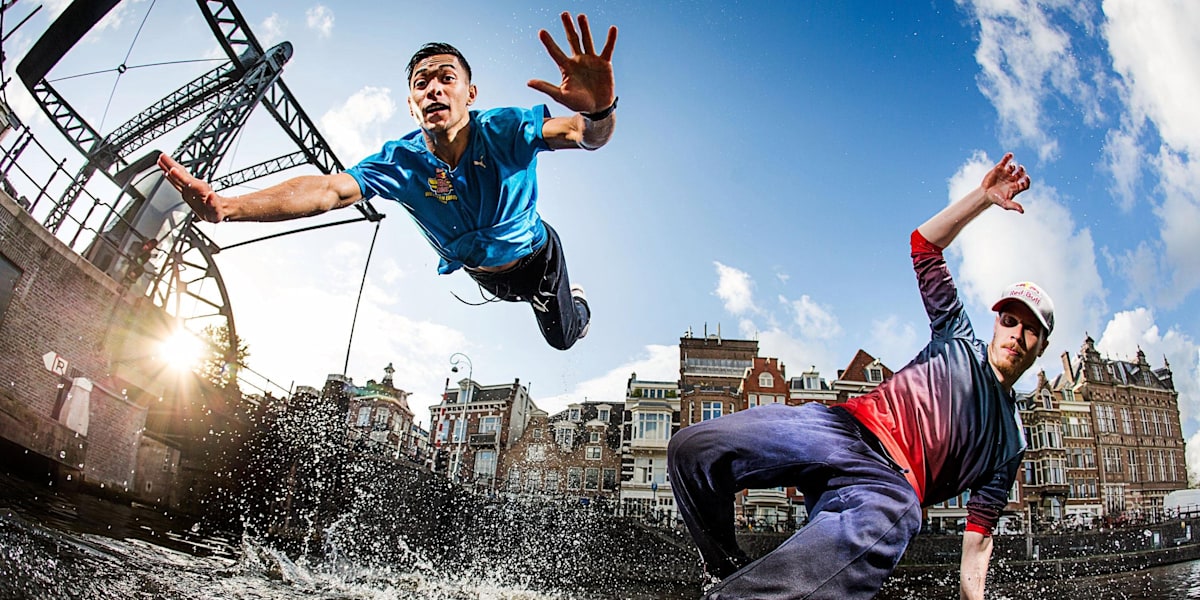 Photos - Les b-boys dansent sur l'eau à Amsterdam