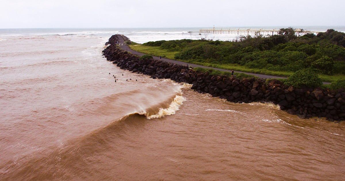 Storm Surfing: Cyclone Debbie and the Tweed River