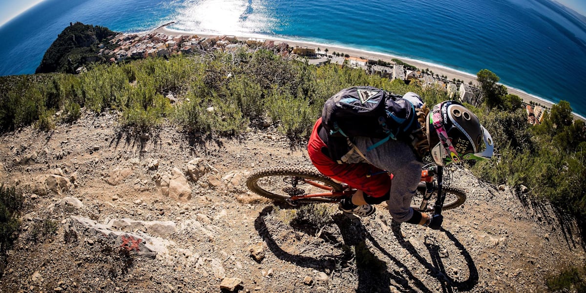 How to pack your mountain bike up for travel: 8 tips